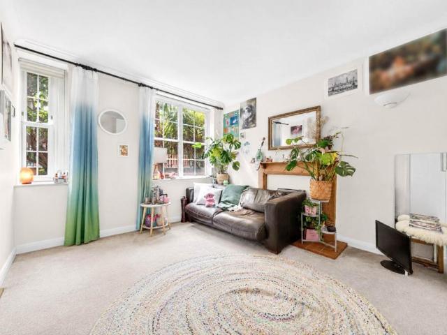 Page Street, Westminster, SW1P 2 bed flat to rent £2,800 pcm £646 pw