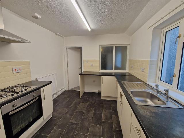Page Street, Central Swansea SA1, Studio to rent, £600 pcm | PrimeLocation