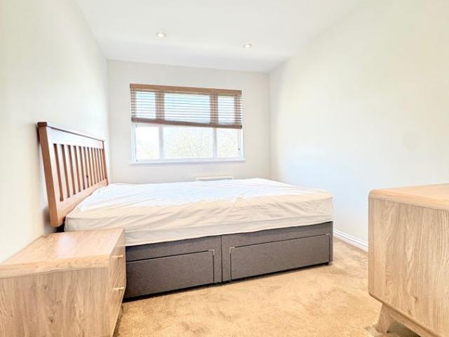 Page Street, Mill Hill NW7, 2 bed flat to rent, £1,700 pcm | PrimeLocation