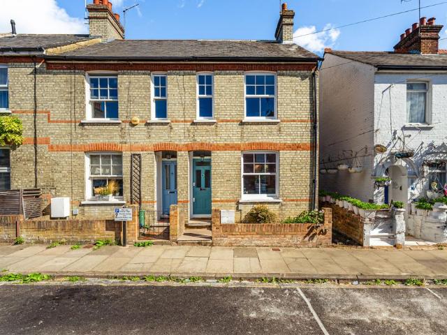 Pageant Road, Hertfordshire AL1 3 bed end of terrace house to rent £2,850 pcm £658 pw