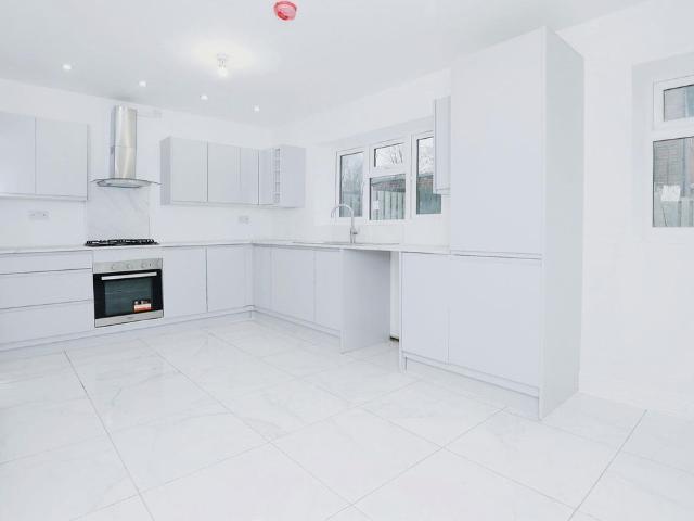 Pagenall Drive, Swallownest, Sheffield S26, 3 bed property to rent, £1,300 pcm | PrimeLocation