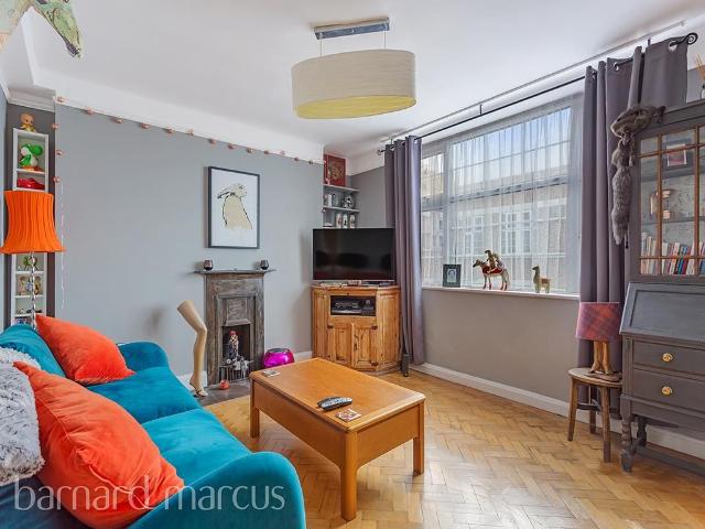 Pages Hill, Muswell Hill N10, 2 bed flat to rent, £1,900 pcm | PrimeLocation
