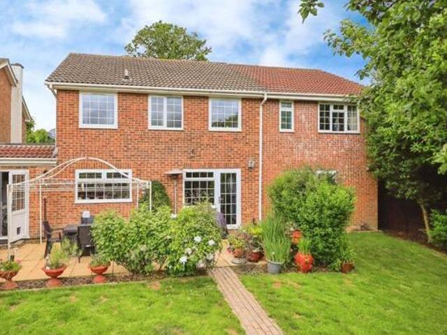 Pages Hill, Heathfield, 5 Bedroom Detached