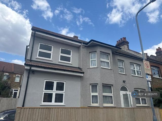 Paget Road, Ilford, IG1 2 bed flat to rent £1,850 pcm £427 pw