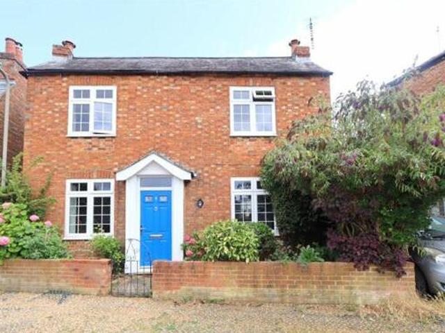 Paggs Court, Silver Street, 2 Bedroom Detached