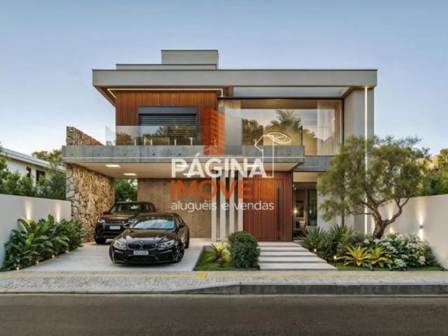 Página 1 Imóveis anuncia casa/sobrado de alto padrão com 04 suítes, sendo uma master, no bairro Moi