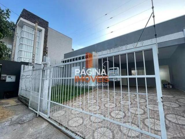 Página 1 Imóveis anuncia ótima oportunidade de casa ampla de 03 dormitórios, sendo 1 suíte, no bairr