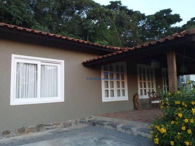 Mansão em condomínio fechado com 3 suítes à venda na Granja Viana