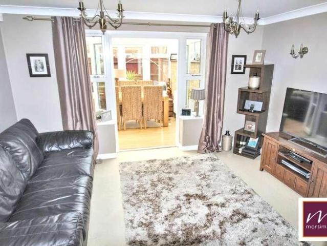 Pakenham Close, Fairford Leys, HP19