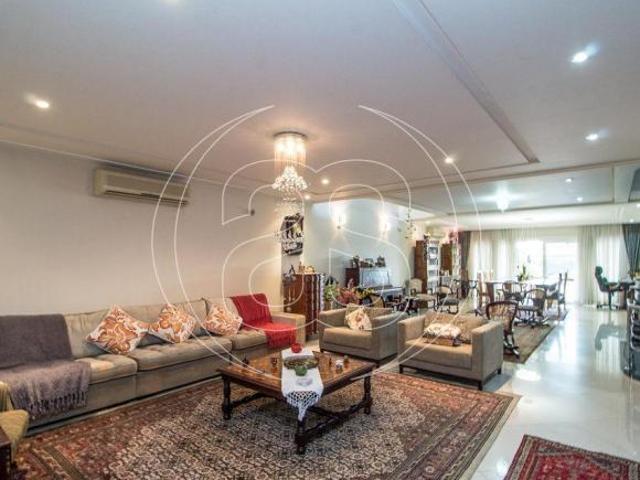 Palacete com 594m² úteis