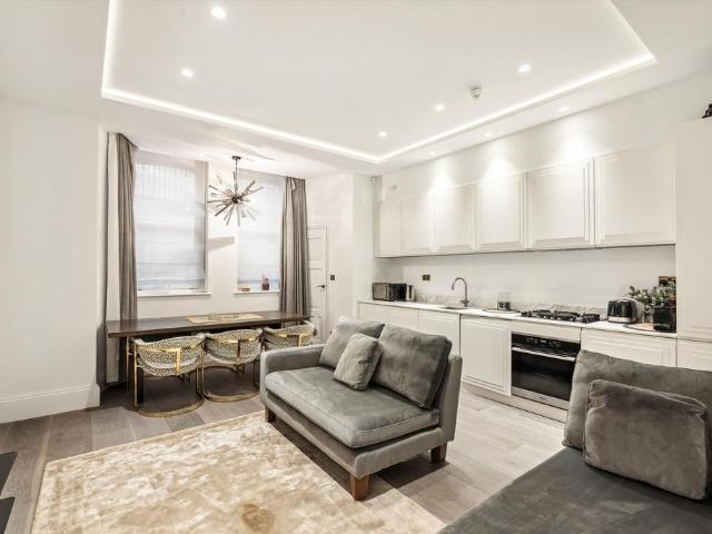 Palace Court, London W2 2 bed flat to rent £4,117 pcm £950 pw