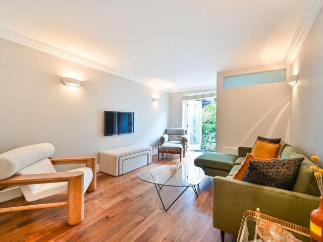 Palace Court, Notting Hill Gate. 2 bed flat to rent £3,150 pcm £727 pw