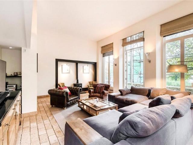 Palace Gate, London 3 bed flat to rent £7,800 pcm £1,800 pw