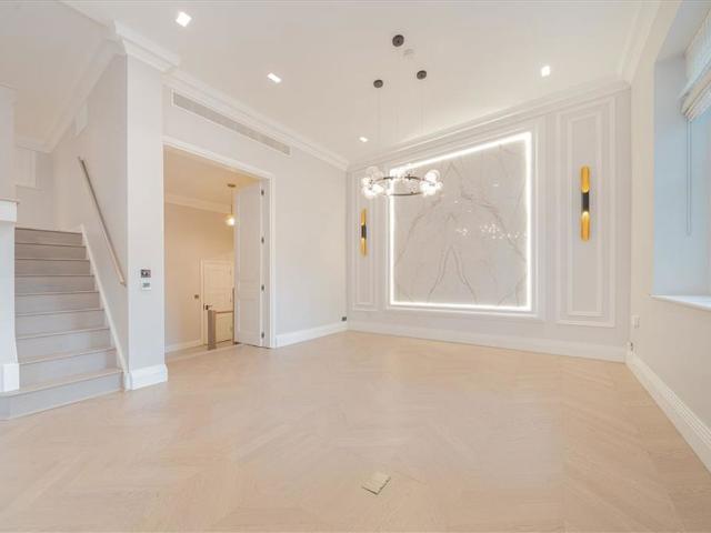 Palace Gate, South Kensington W8, 3 bed flat to rent, £7,583 pcm | PrimeLocation