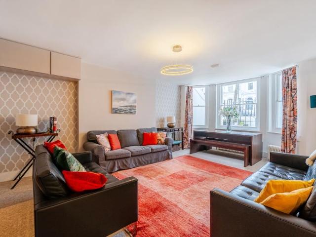Palace Gardens Terrace, Kensington W8, 2 bed flat to rent, £10,000 pcm | PrimeLocation