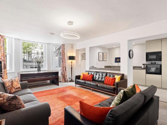 Palace Gardens Terrace, London 2 bed flat to rent £10,000 pcm £2,308 pw