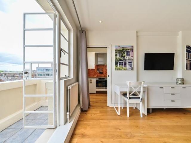Palace Gardens Terrace, London, W8 Studio to rent £2,100 pcm £485 pw