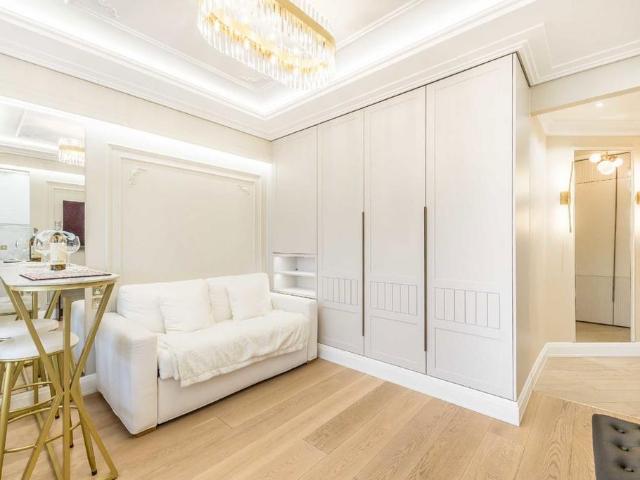 Palace Gardens Terrace, London W8 Studio to rent £2,350 pcm £542 pw