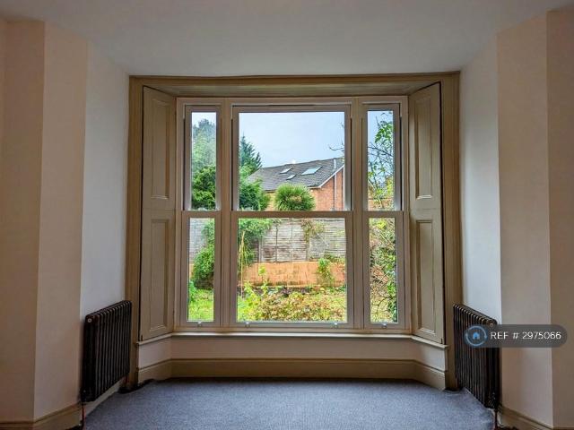 Palace Square, London, SE19 2 bed flat to rent £2,300 pcm £531 pw