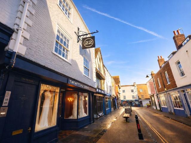Palace Street, Canterbury CT1, 3 bed flat to rent, £1,250 pcm | PrimeLocation