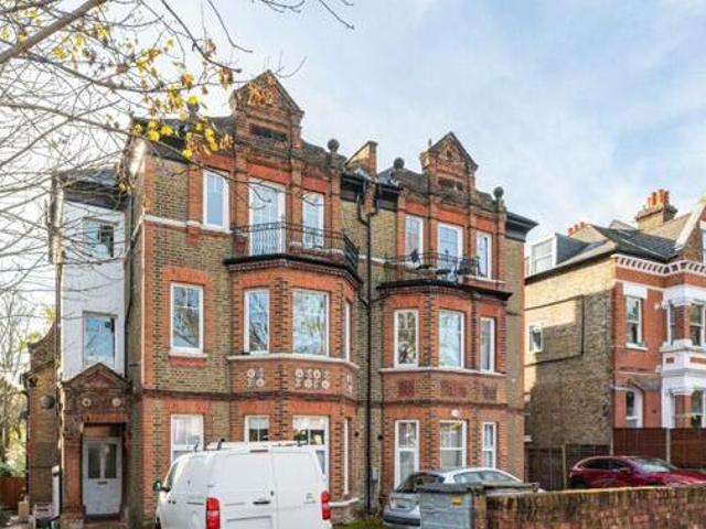 Palace Road, Tulse Hill, 2 Bedroom Flat