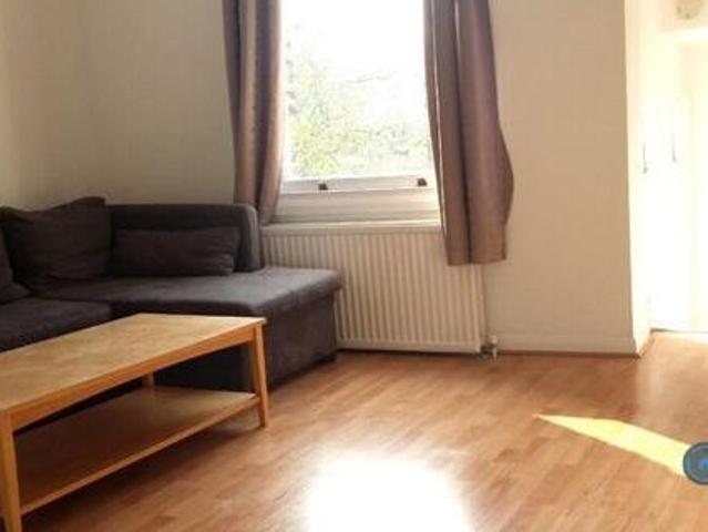 Palace Road, London, 2 Bedroom Flat