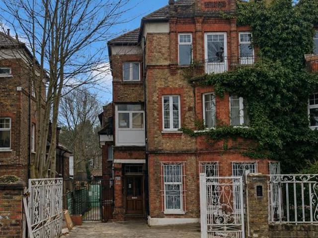 Palace Road, London SW2, 2 bed flat to rent, £1,900 pcm | PrimeLocation