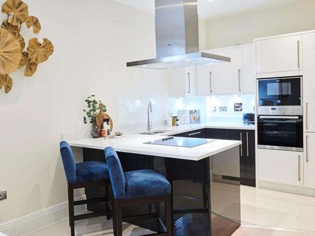 PALACE WHARF, HAMMERSMITH, LONDON, W6 1 bed flat to rent £3,033 pcm £700 pw