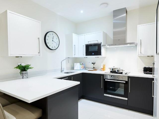 Palace Wharf, Rainville Road, Fulham W6, 1 bed flat to rent, £2,773 pcm | PrimeLocation