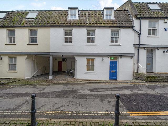 Palace Yard Mews, Bath BA1, 2 bed flat to rent, £1,700 pcm | PrimeLocation
