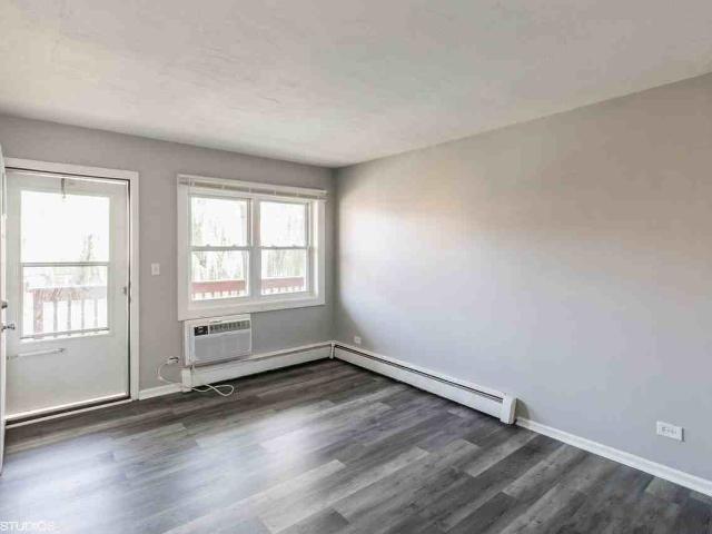 Palatine Park Apartments 2 Bedroom Apartment for Rent at 410 W Palatine Rd, Palatine, IL 60067