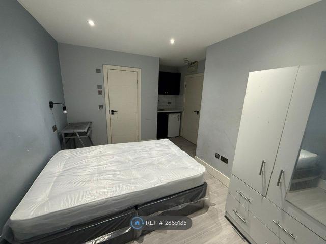 Palgrave Avenue, Southall UB1, Room to rent, £1,000 pcm | PrimeLocation