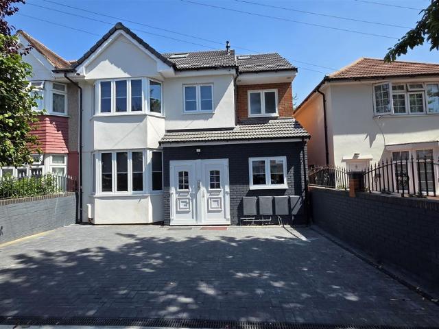 Palgrave Avenue, Southall UB1, Studio to rent, £1,350 pcm | PrimeLocation