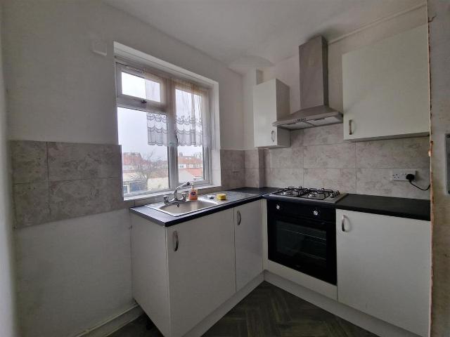 Palgrave Avenue, Southall UB1, 2 bed flat to rent, £1,750 pcm | PrimeLocation