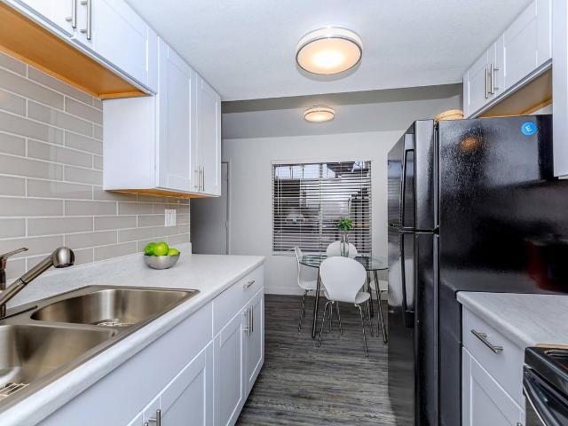 Palisade Park Aparments 1 Bedroom Apartment for Rent at 3001 N Black Canyon Hwy, Phoenix, AZ 85015