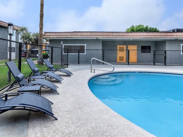 Palisade Park Aparments 1 Bedroom Apartment for Rent at 3001 N Black Canyon Hwy, Phoenix, AZ 85015