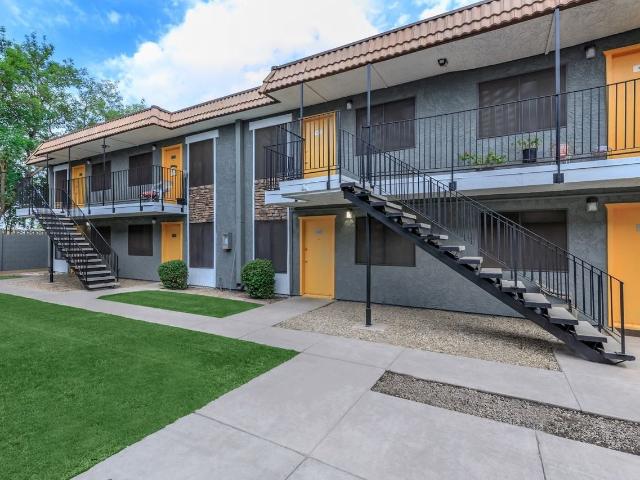 Palisade Park Aparments 1 Bedroom Apartment for Rent at 3001 N Black Canyon Hwy, Phoenix, AZ 85015