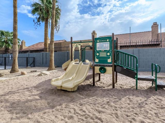 Palisade Park Aparments 2 Bedroom Apartment for Rent at 3001 N Black Canyon Hwy, Phoenix, AZ 85015