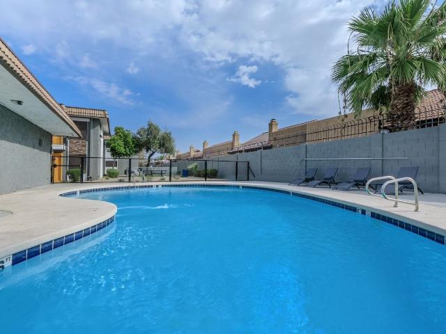 Palisade Park Aparments 2 Bedroom Apartment for Rent at 3001 N Black Canyon Hwy, Phoenix, AZ 85015