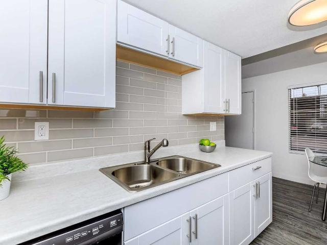 Palisade Park Aparments 2 Bedroom Apartment for Rent at 3001 N Black Canyon Hwy, Phoenix, AZ 85015