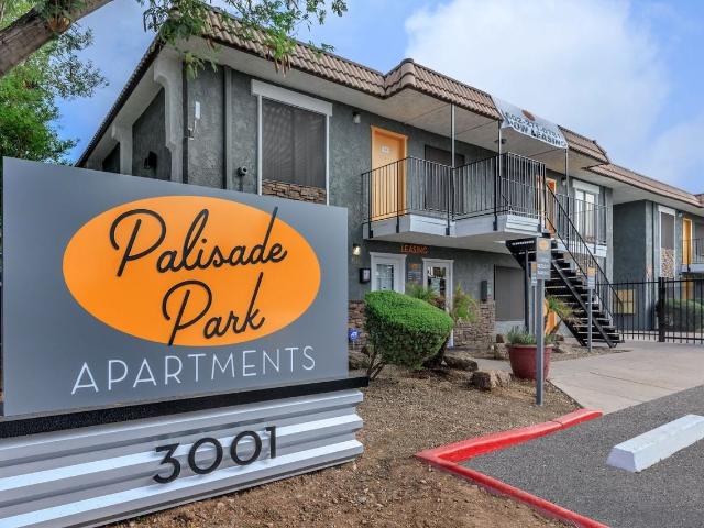 Palisade Park Aparments 2 Bedroom Apartment for Rent at 3001 N Black Canyon Hwy, Phoenix, AZ 85015