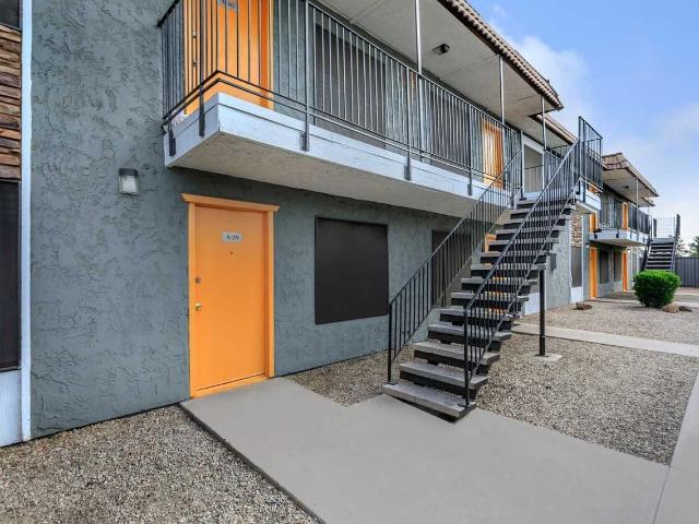 Palisade Park Aparments 2 Bedroom Apartment for Rent at 3001 N Black Canyon Hwy, Phoenix, AZ 85015