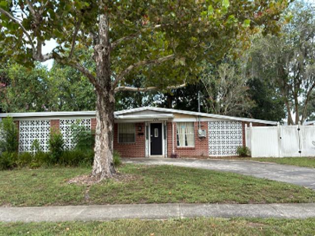 Palisades Dr