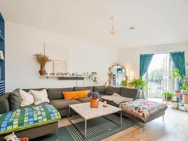 Palladian Gardens, Chiswick, 1 Bedroom Flat