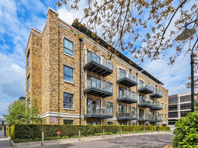 Palladian Gardens, London W4 1 bed flat to rent £2,496 pcm £576 pw