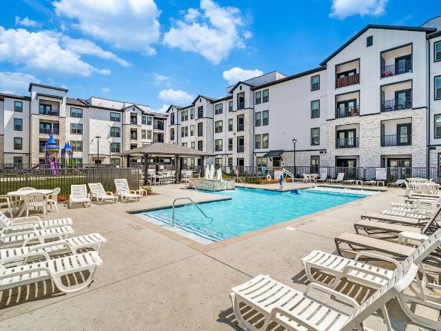 Palladium City Skyline 3 Bedroom Apartment for Rent at 4909 E Lancaster Ave, Fort Worth, TX 76103 Central Meadowbrook
