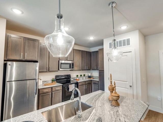 Palladium Houston Ella 2 Bedroom Apartment for Rent at 13420 Ella Blvd, Houston, TX 77067