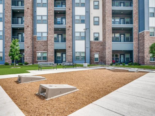 Palladium Oak Grove 1 Bedroom Apartment for Rent at 932 Oak Grove Rd, Fort Worth, TX 76115 Southland Terrace
