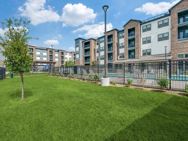 Palladium Oak Grove 2 Bedroom Apartment for Rent at 932 Oak Grove Rd, Fort Worth, TX 76115 Southland Terrace