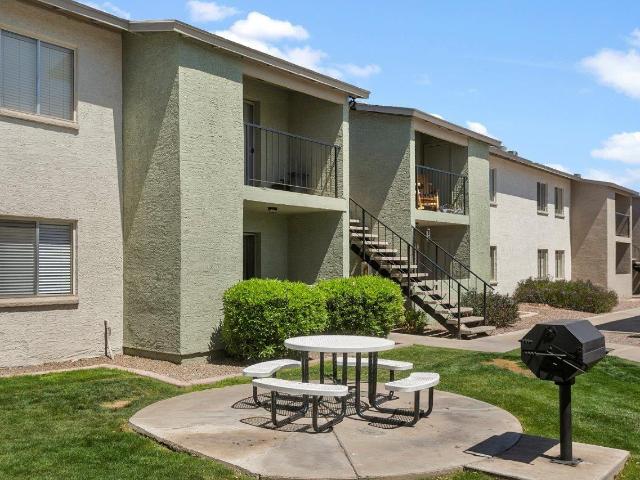 Palm Crest at Station 40 3 Bedroom Apartment for Rent at 3816 N 83rd Ave, Phoenix, AZ 85033